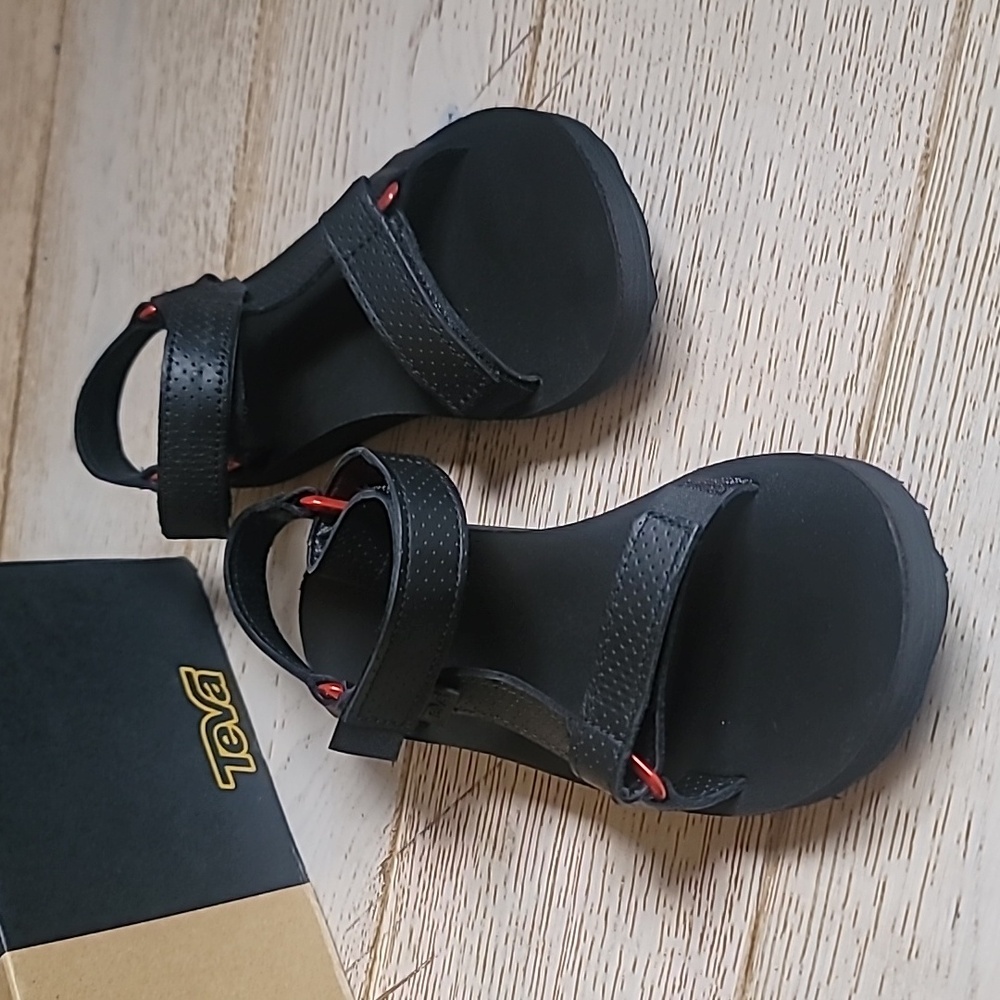 NEW Teva Universal Leather MOTO Sandals size 7 NWT - Gem